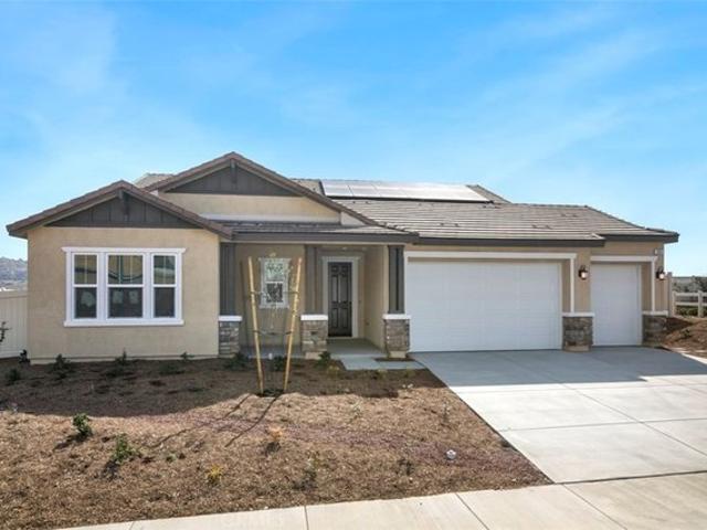 553 Chalakat Ct, San Jacinto, CA 92582