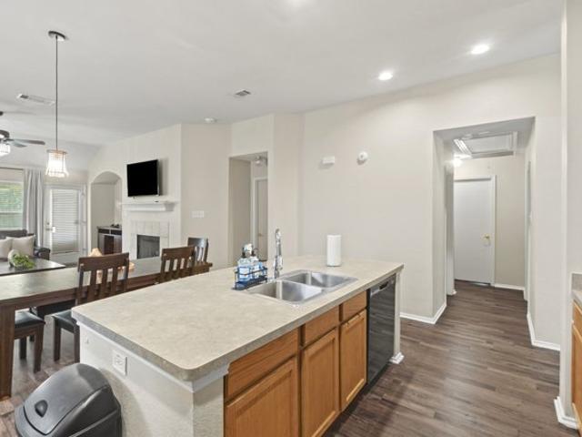 553 Cross Ridge Cir N, Fort Worth, TX 76120