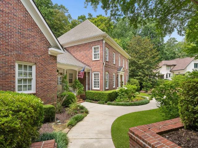 553 Bryn Mawr Lane NW