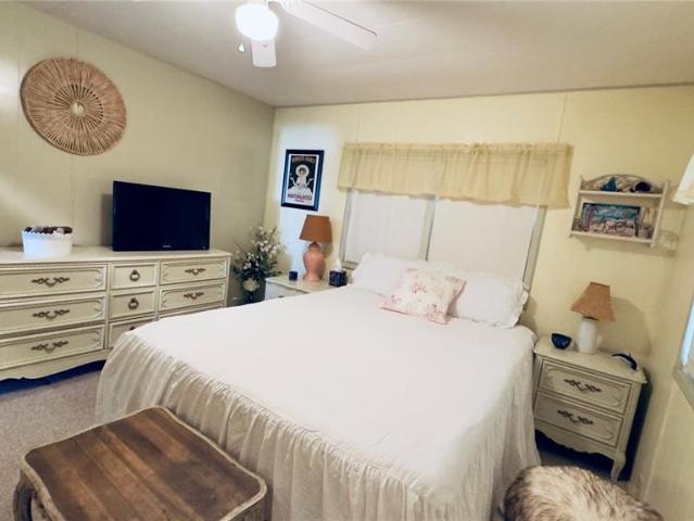 553 Fleetwood St, North Port, FL 34287 | MLS #C7524