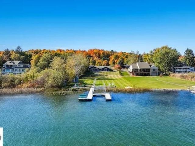 553 S Lake Shore Dr, Lake Leelanau, MI 49653