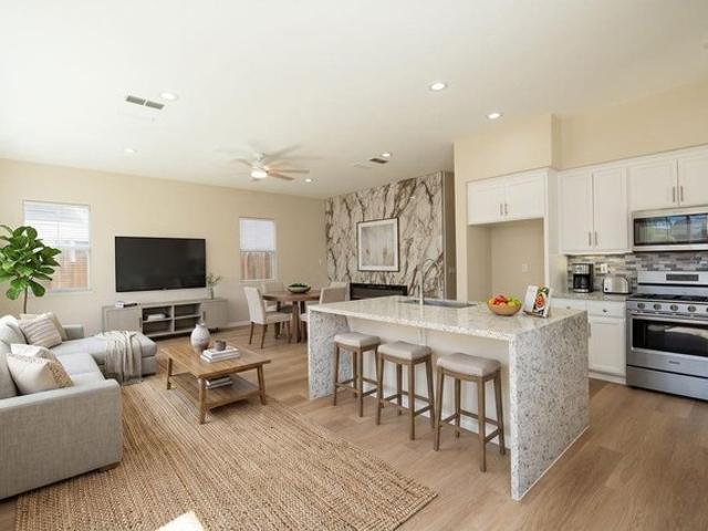 553 Stetson Dr, Oakdale, CA 95361