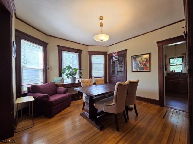 553 Summit Ave