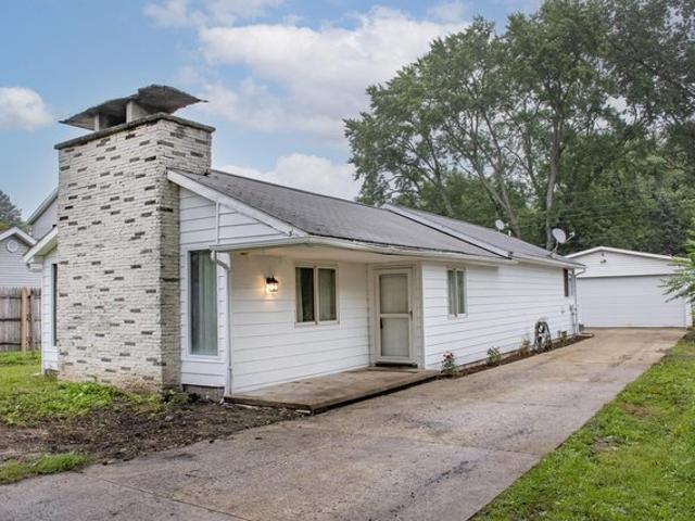 55452 Mayflower Rd, South Bend, IN 46628