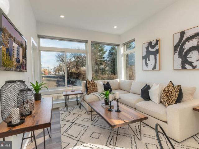 5545 Pulaski Avenue # 205