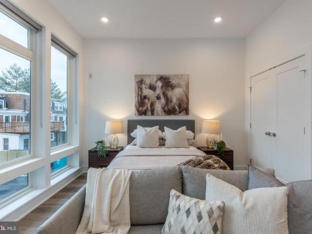 5545 Pulaski Avenue # 403