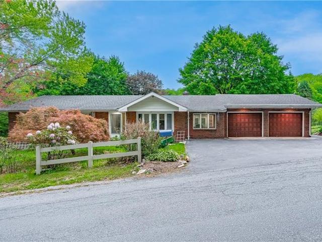 5547 Roosevelt St, Whitehall, PA 18052