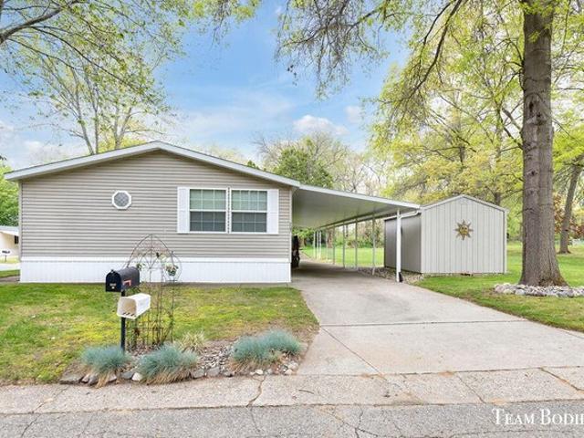 5547 Seagull Dr NE, Belmont, MI 49306