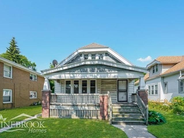 5549 N 35th St 4/2 1039 sqft