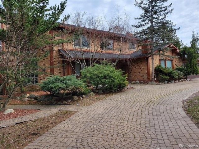 5549 Perrytown Dr, West Bloomfield Township, MI 48322