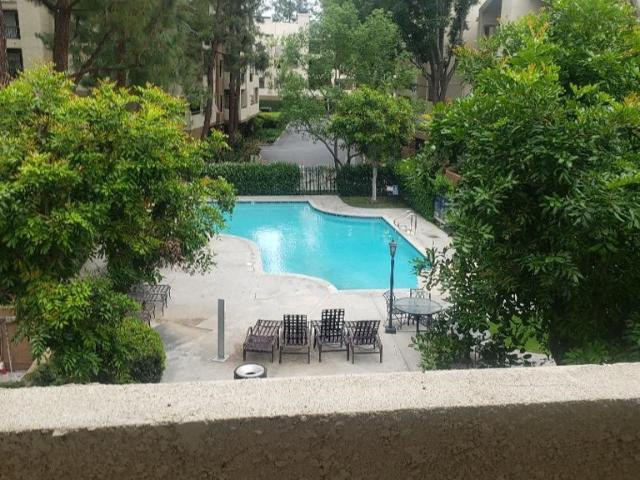5540 Owensmouth Ave, Unit 216, Woodland Hills, CA 91367 | MLS #SR26069 | Compass