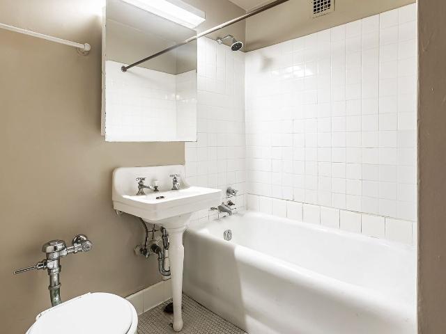 5540 Hyde Park by 3L Living Studio Apartment for Rent at 5540 S Hyde Park Blvd, Chicago, IL 60637 Hyde Park