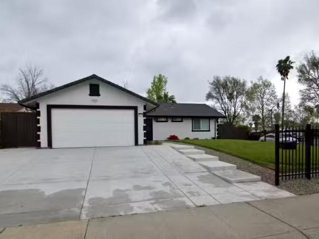 5541 Eden View Dr, Sacramento, CA 95823