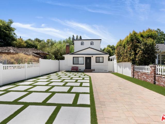 5541 Fallbrook Avenue