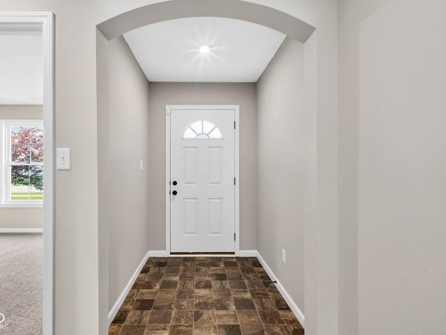 5541 Woods Pointe Drive