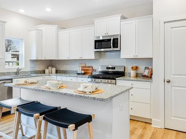 5544 Marksburg Pl, White Plains, MD 20695