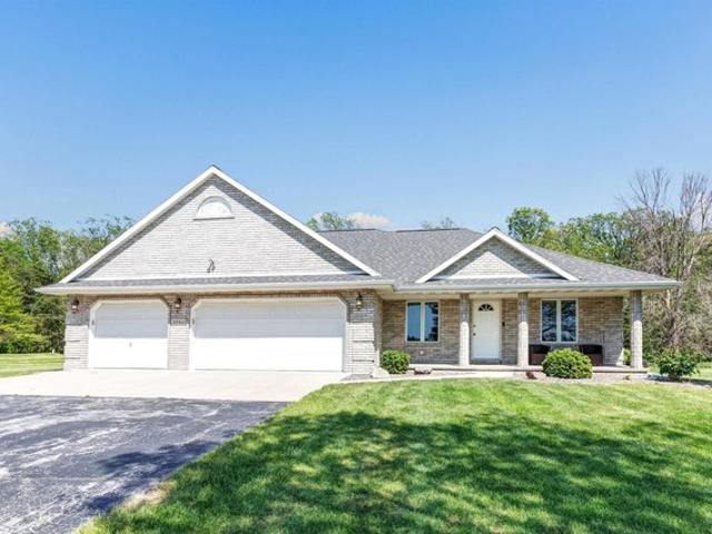 5543 River Oaks Dr, De Pere, WI 54115