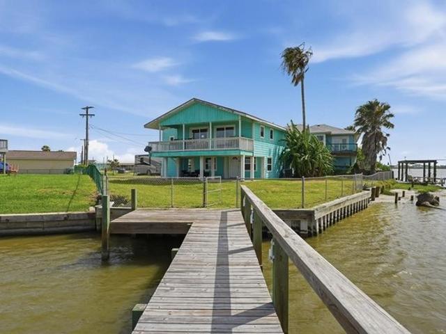 554 Copano Cove Rd, Rockport, TX 78382