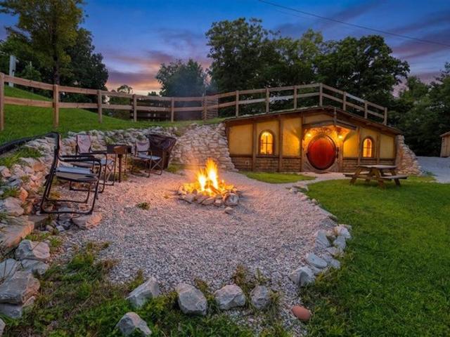 554 Cliff View Rd, Campton, KY 41301
