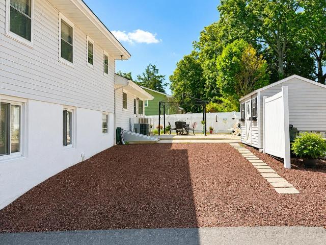 554 Gold Street