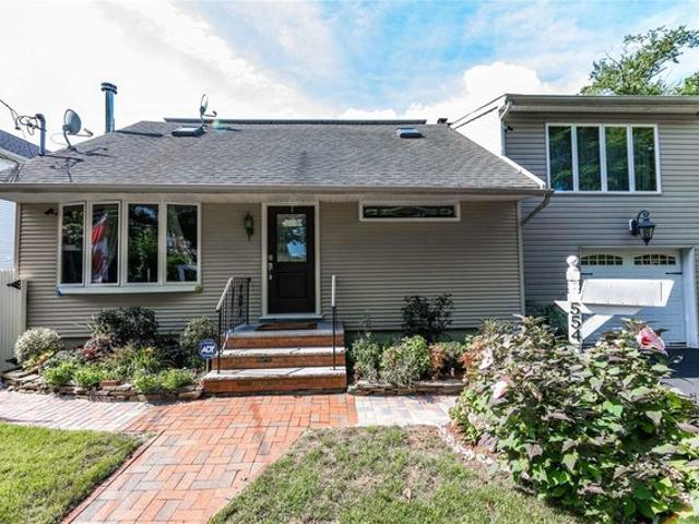 554 Grant Ave, West Hempstead, NY 11552