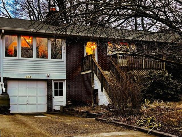 554 Orchard St NW, Vienna, VA 22180