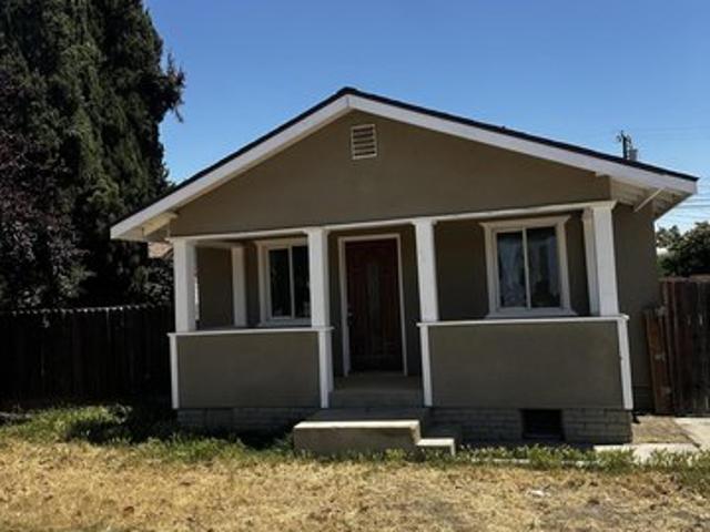 554 S G St, Tulare, CA 93274