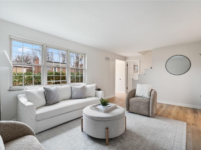 554 Saint Clair Dr