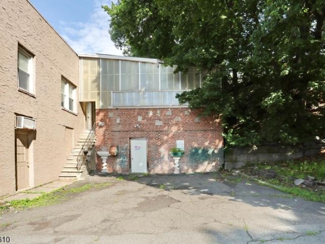 554 W Broadway