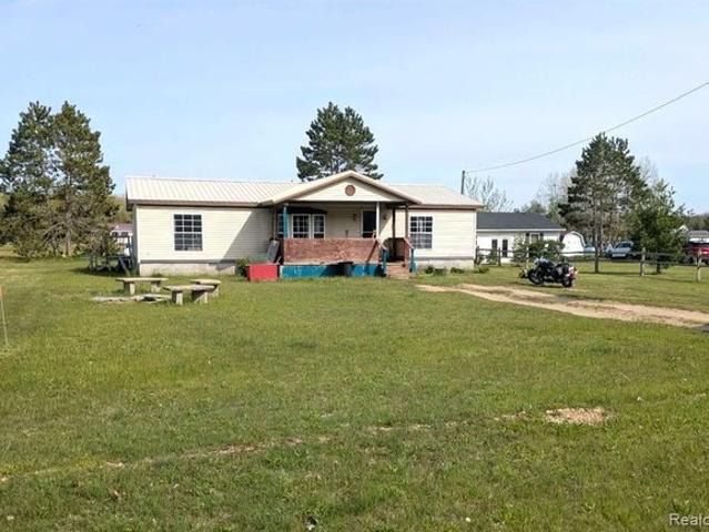 5554 N Sauble Lake Dr, Sauble Township, MI 49644