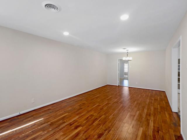 5554 Beechnut Street, Houston, US, TX
