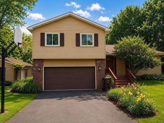 5555 McCue Rd, Holt, MI 48842