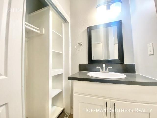 5555 Carlton Way Property 1 Bedroom Apartment for Rent at 5555 Carlton Way, Los Angeles, CA 90028 Hollywood Studio District