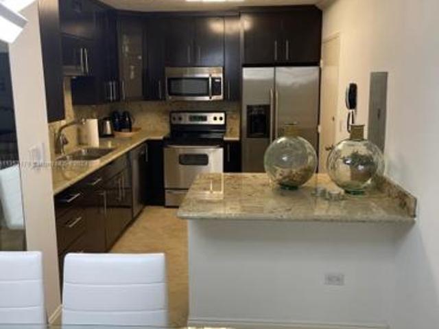 5555 Collins Ave #7Z, Miami Beach, FL 33140