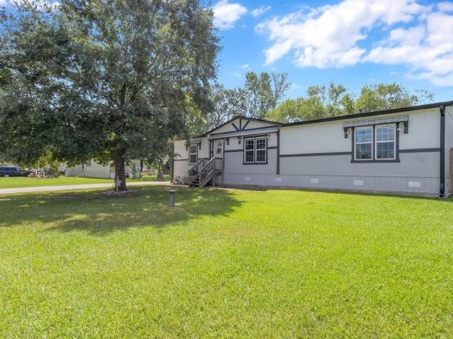 5555 Paradise Dr, Lumberton, TX 77657