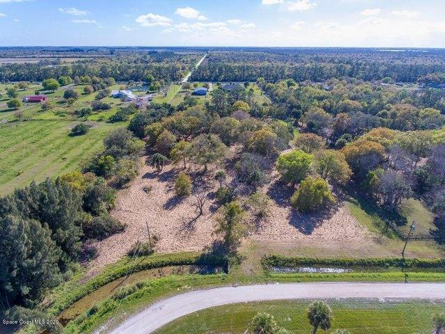 5555 23rd St SW, Vero Beach, FL 32968