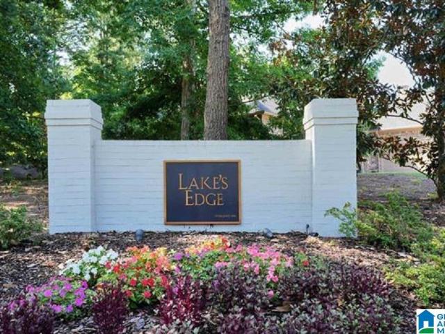 5557 Lakes Edge Drive
