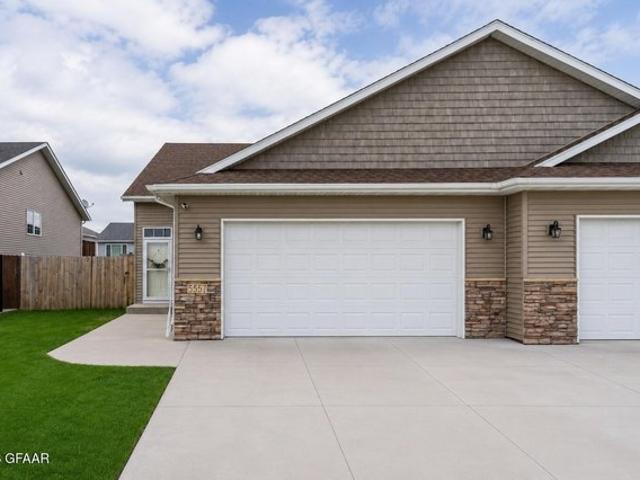 5557 S 11th St, Grand Forks, ND 58201