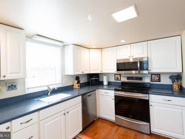 5558 Bowen Road