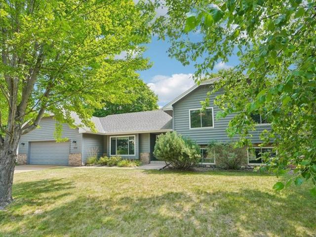 5558 Chatsworth St N, Shoreview, MN 55126