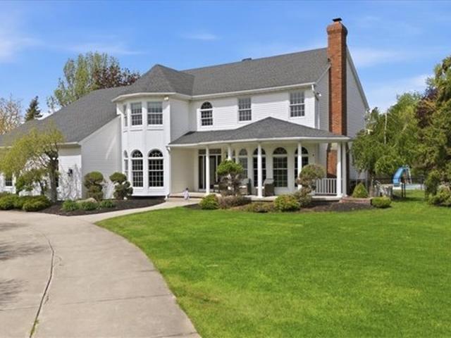 5559 Oakdale Ln, Clarence, NY 14221