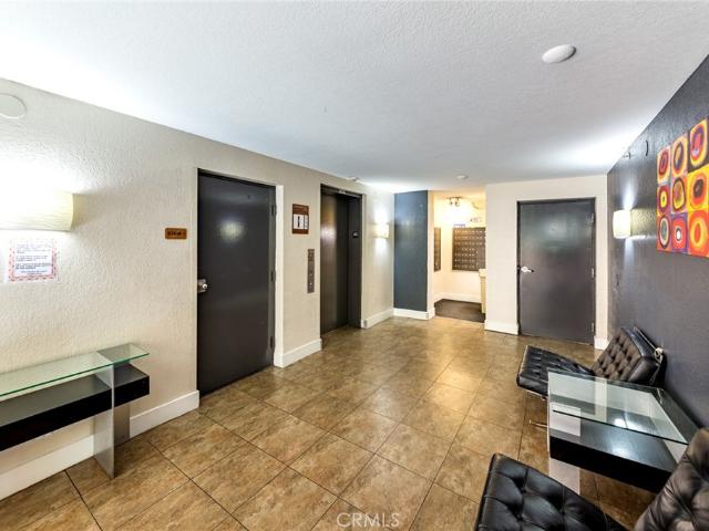 5550 Owensmouth Ave, Unit 120, Woodland Hills, CA 91367 | MLS #SR26091 | Compass