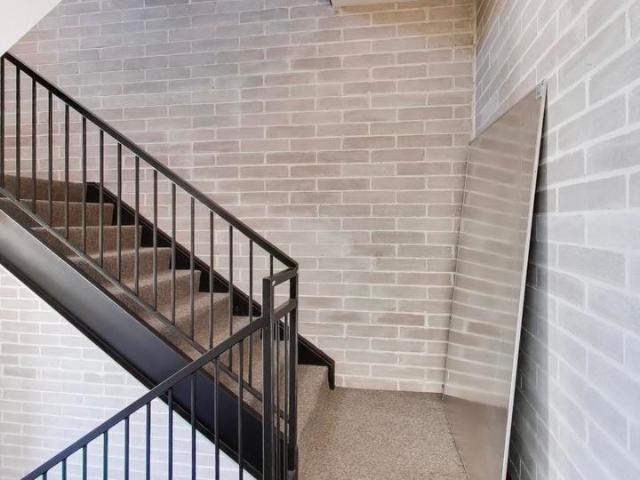 5553 N Clark Street # 301