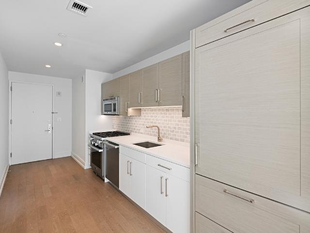 555 10th Avenue 54F