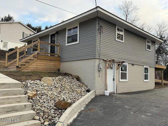 555 51st St, Altoona, PA 16602