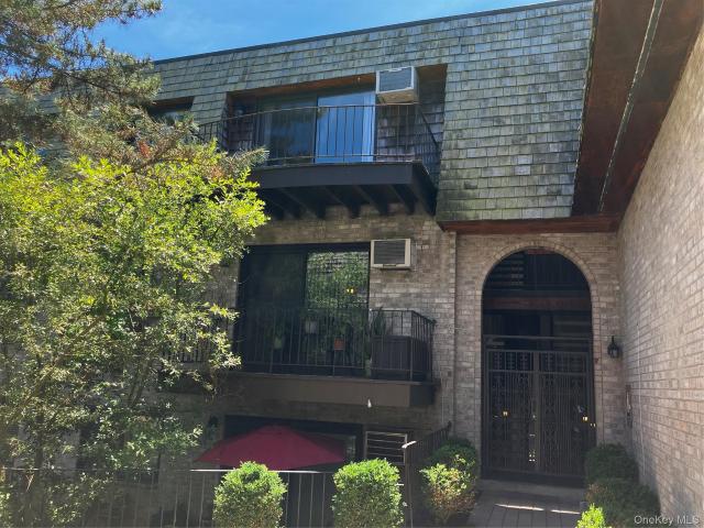 555 Central Park Avenue 114