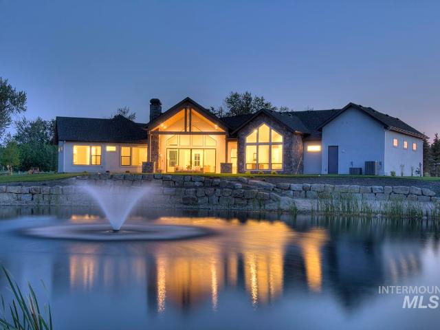 555 Century Ave