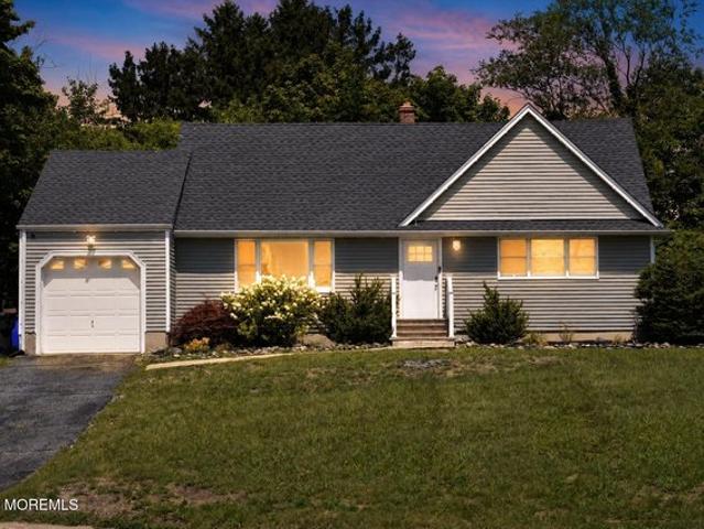 555 Brookside Dr, Toms River, NJ 08753