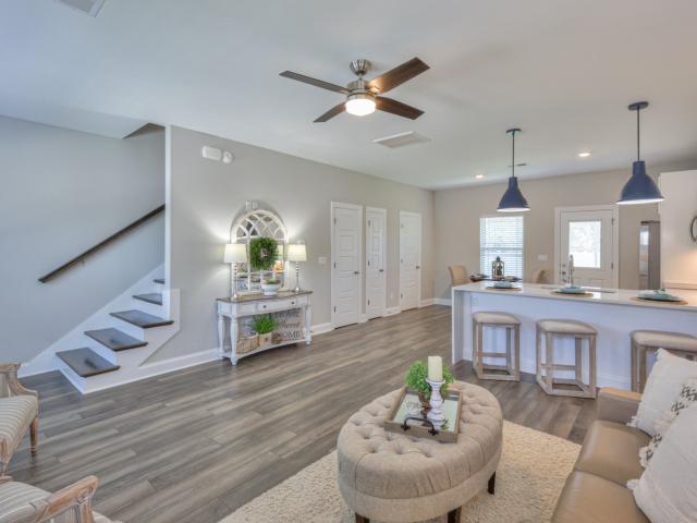 555 Gresham Ln # 4E