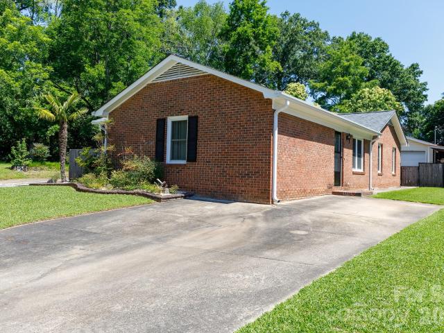 555 E Black Street